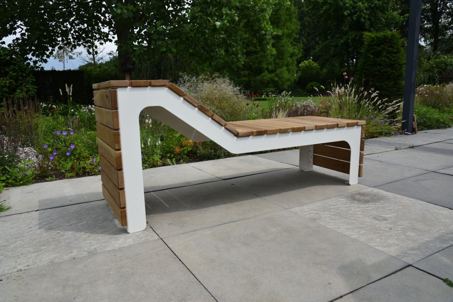 Het BLOCKS ligbed - Een robuust en houten ligbed - Inter Design